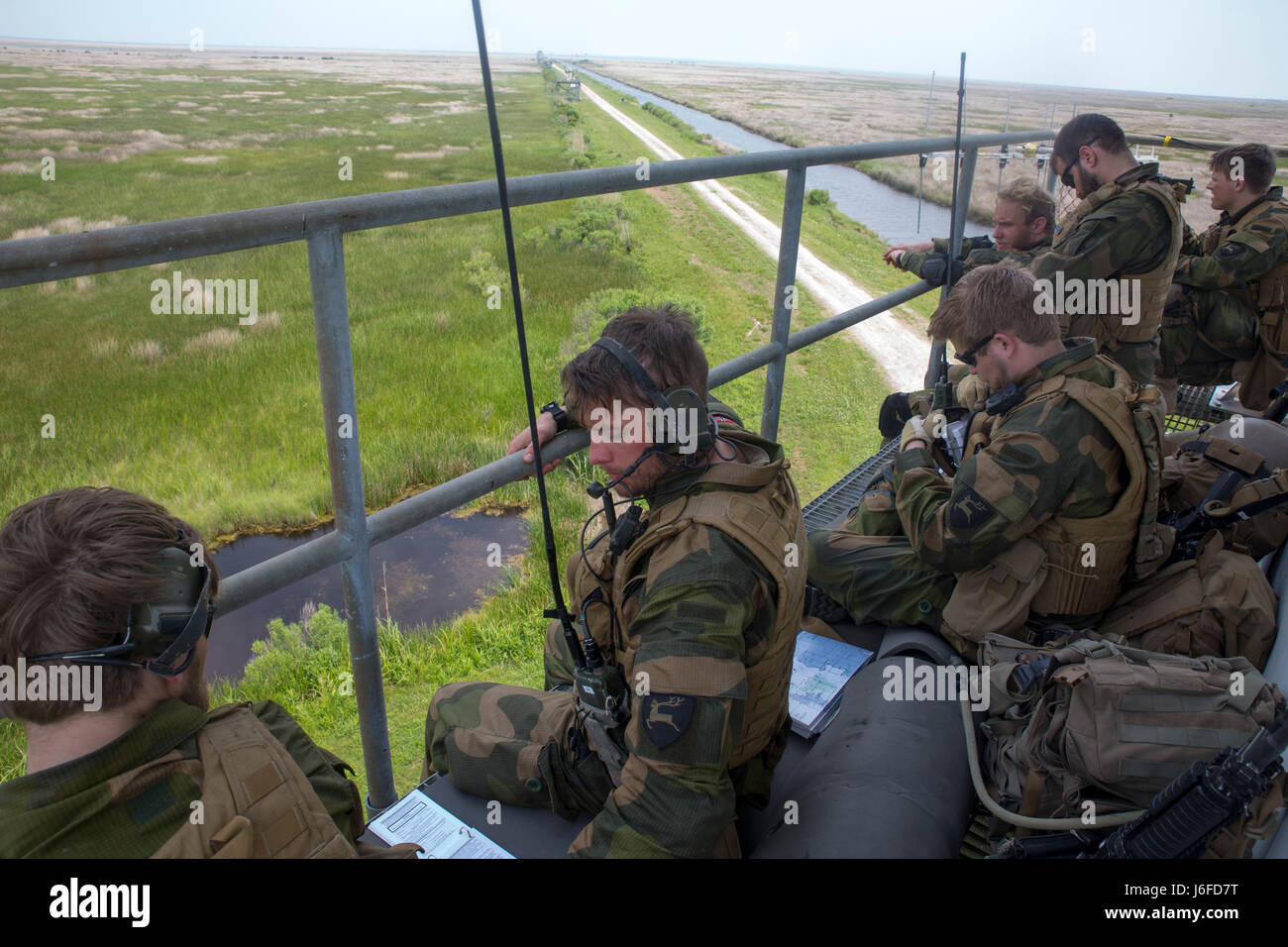 Norwegian soldiers with Norwegian Brigade-North Surveillance and Target ...