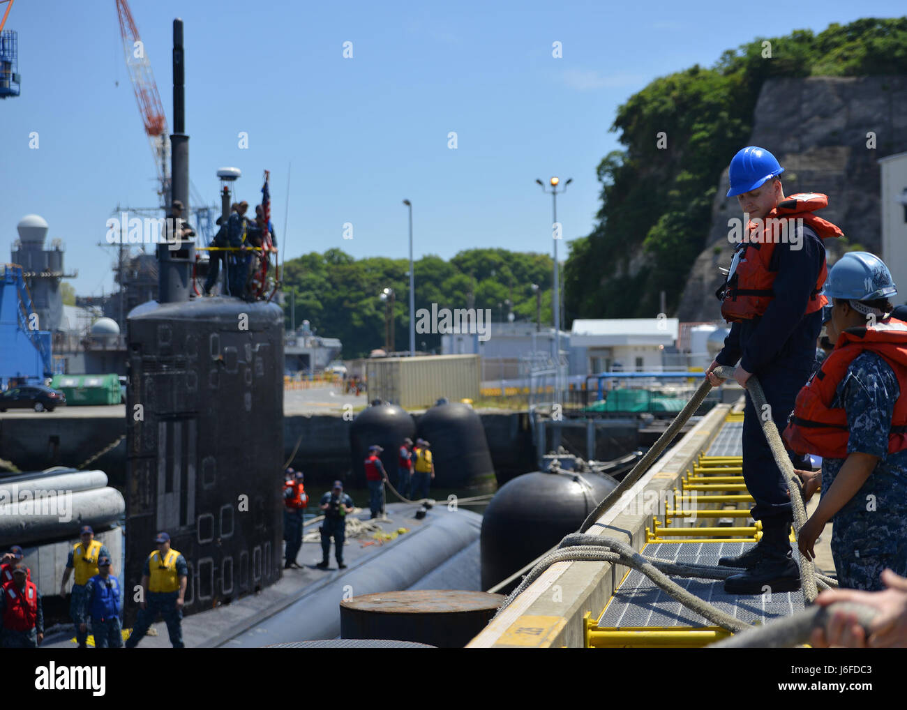 Sailors aboard USS Blue Ridge manage lines during a sea and anchor ...