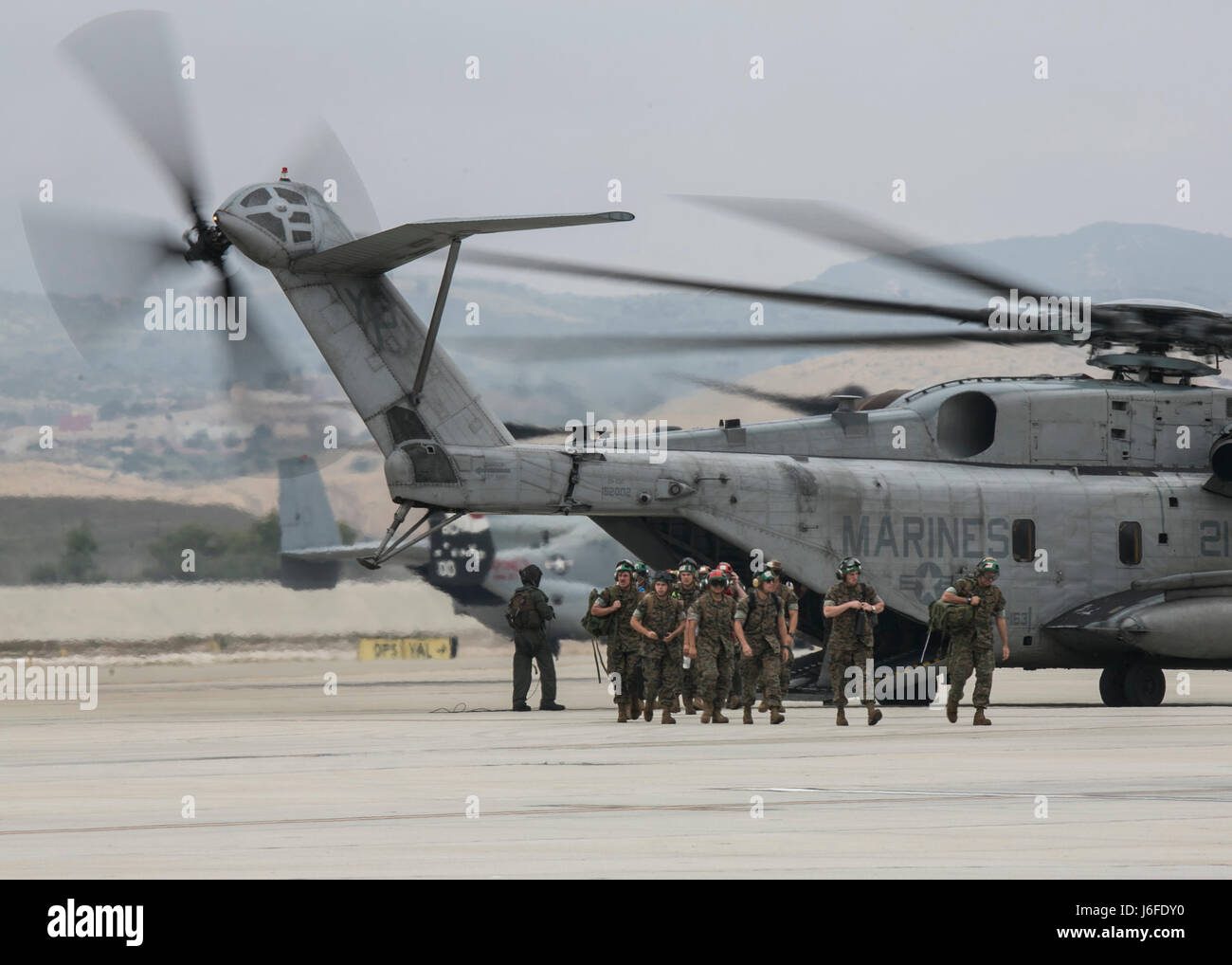 U.S. Marines with Light Attack Helicopter Squadron 369 (HMLA-369), 3d ...