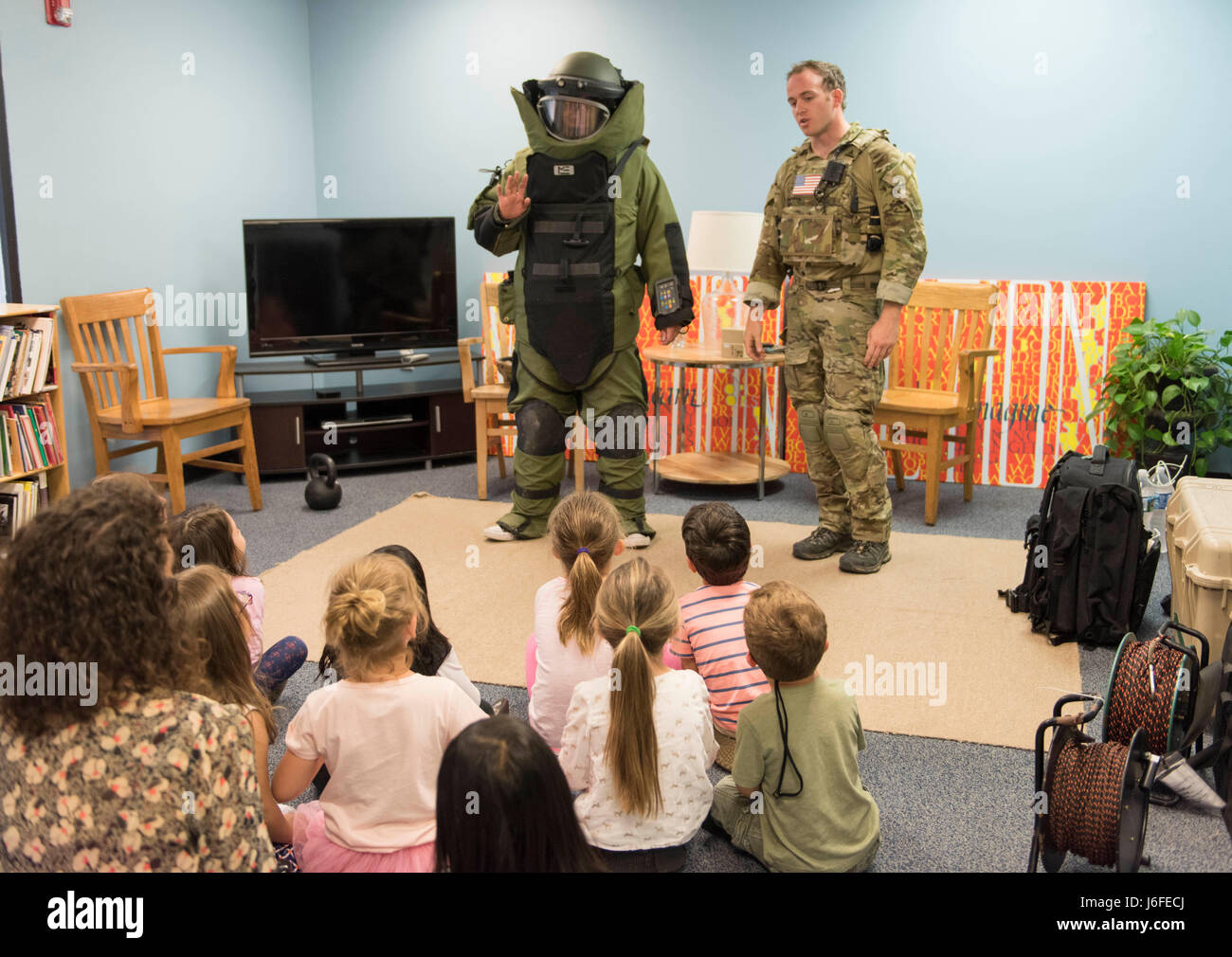 Eod mark 9 bomb suit hi-res stock photography and images - Alamy