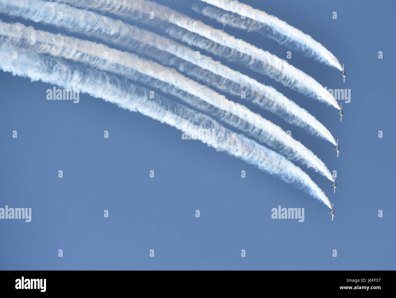 170513-N-NI474-0708 MILLINGTON, Tenn. (May 13, 2017) The U.S. Navy ...