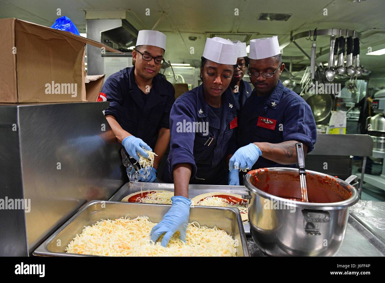 170513-N-VK873-042 U.S. FIFTH FLEET AREA OF OPERATIONS (May 13, 2017 ...