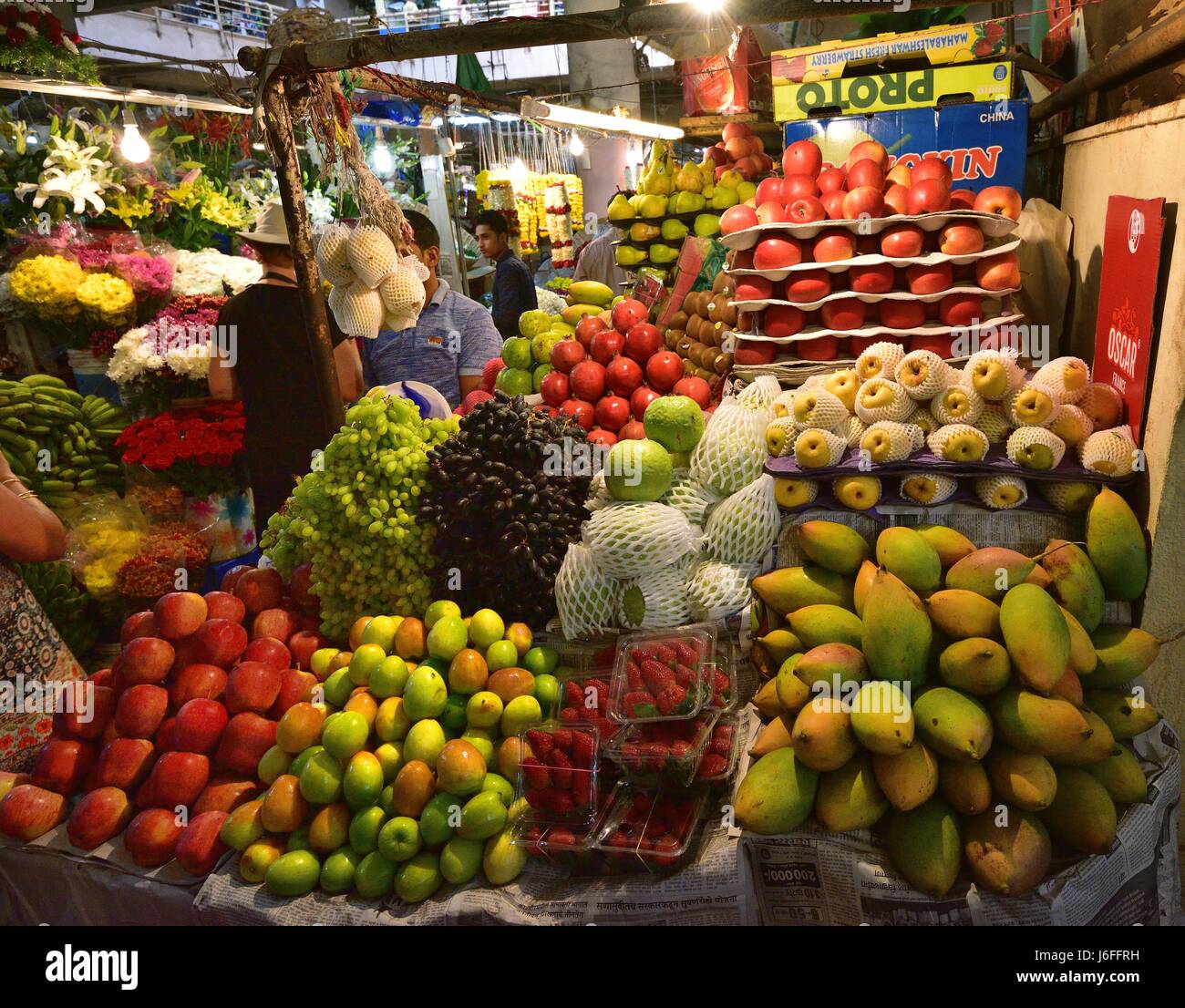 Display of fruit and vegetables in an India Market Stock Photo - Alamy