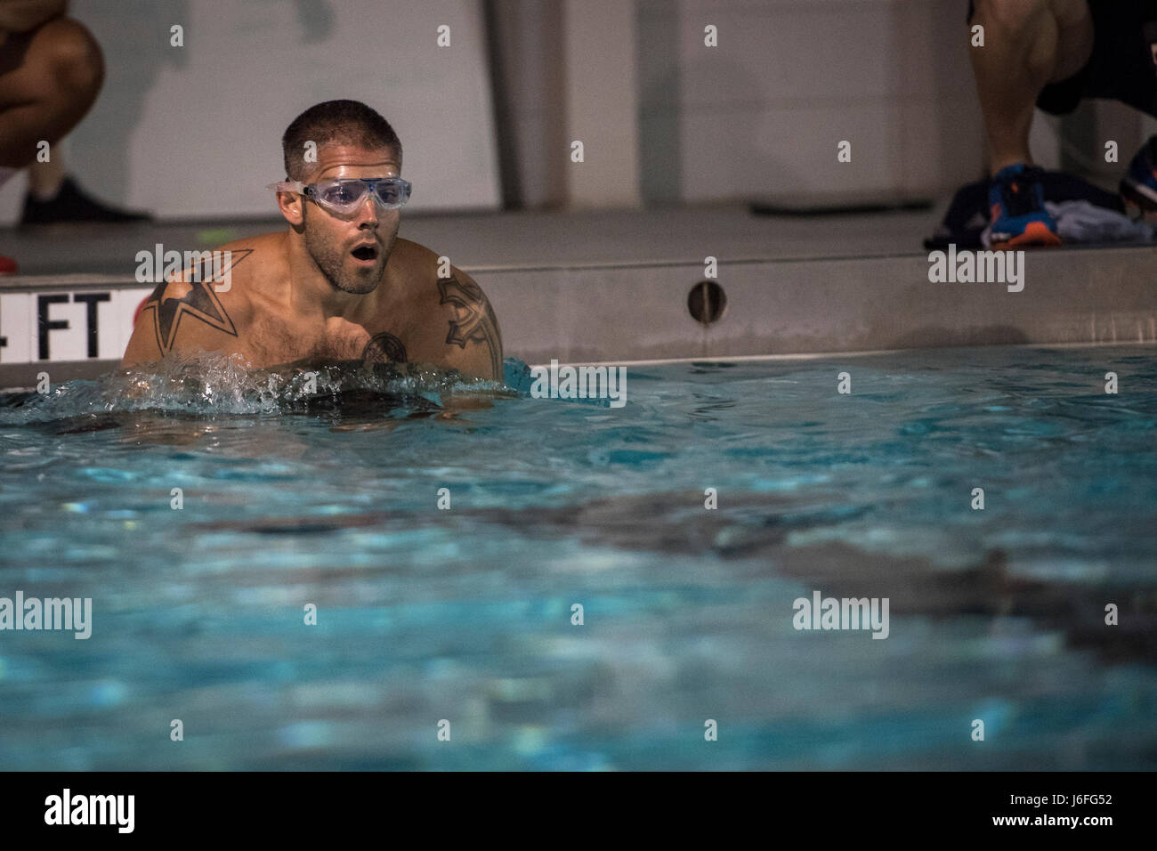Friendly police officers u s hi-res stock photography and images - Alamy