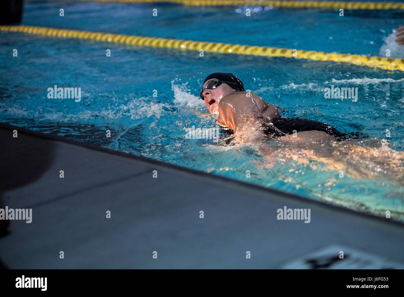 Friendly police officers u s hi-res stock photography and images - Alamy