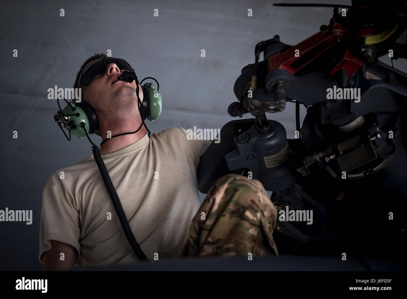 41st helicopter maintenance unit hi-res stock photography and images ...
