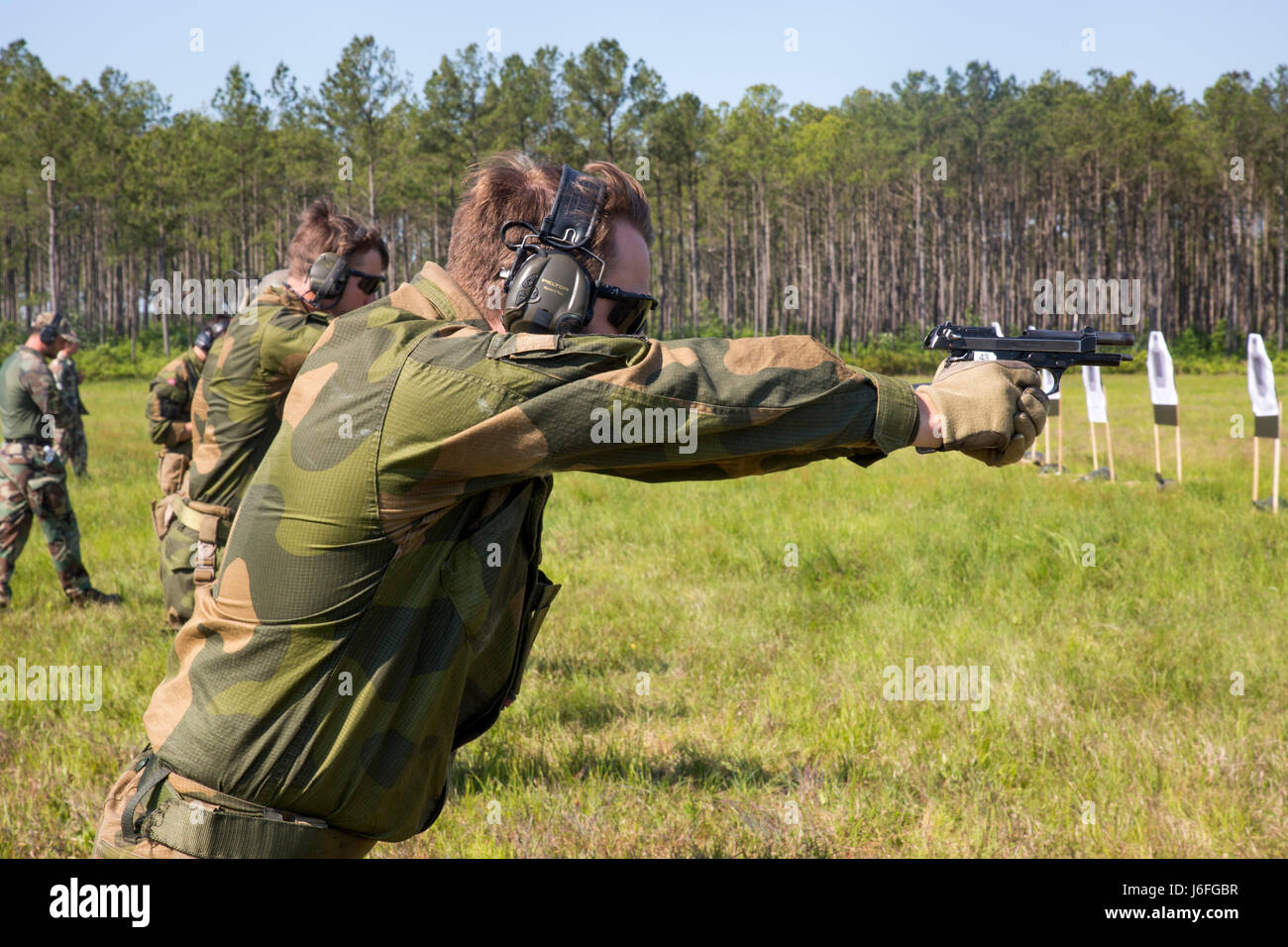 A Norwegian soldier with Norwegian Brigade-North Surveillance and ...