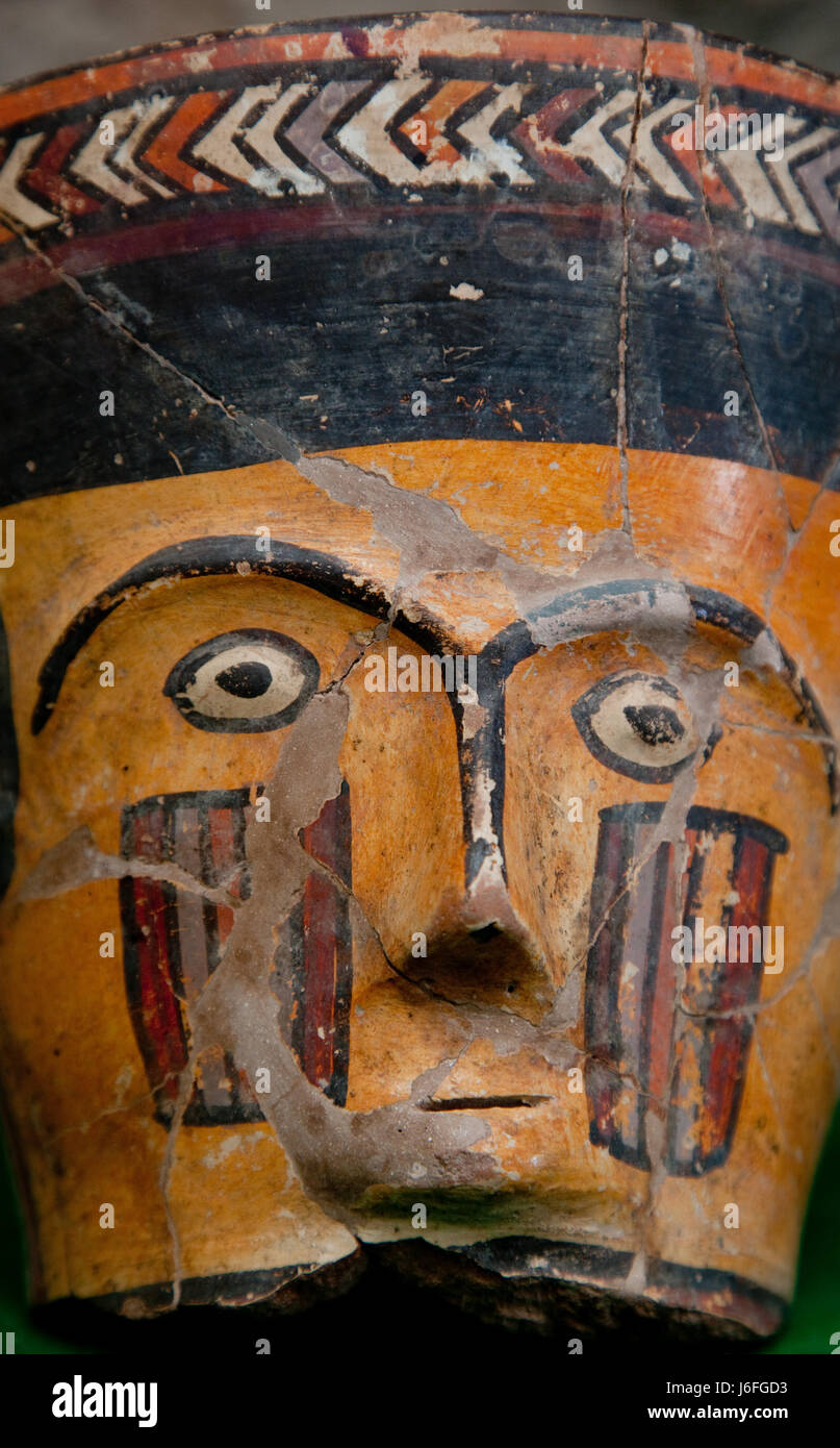 Pottery mask hi-res stock photography and images - Alamy