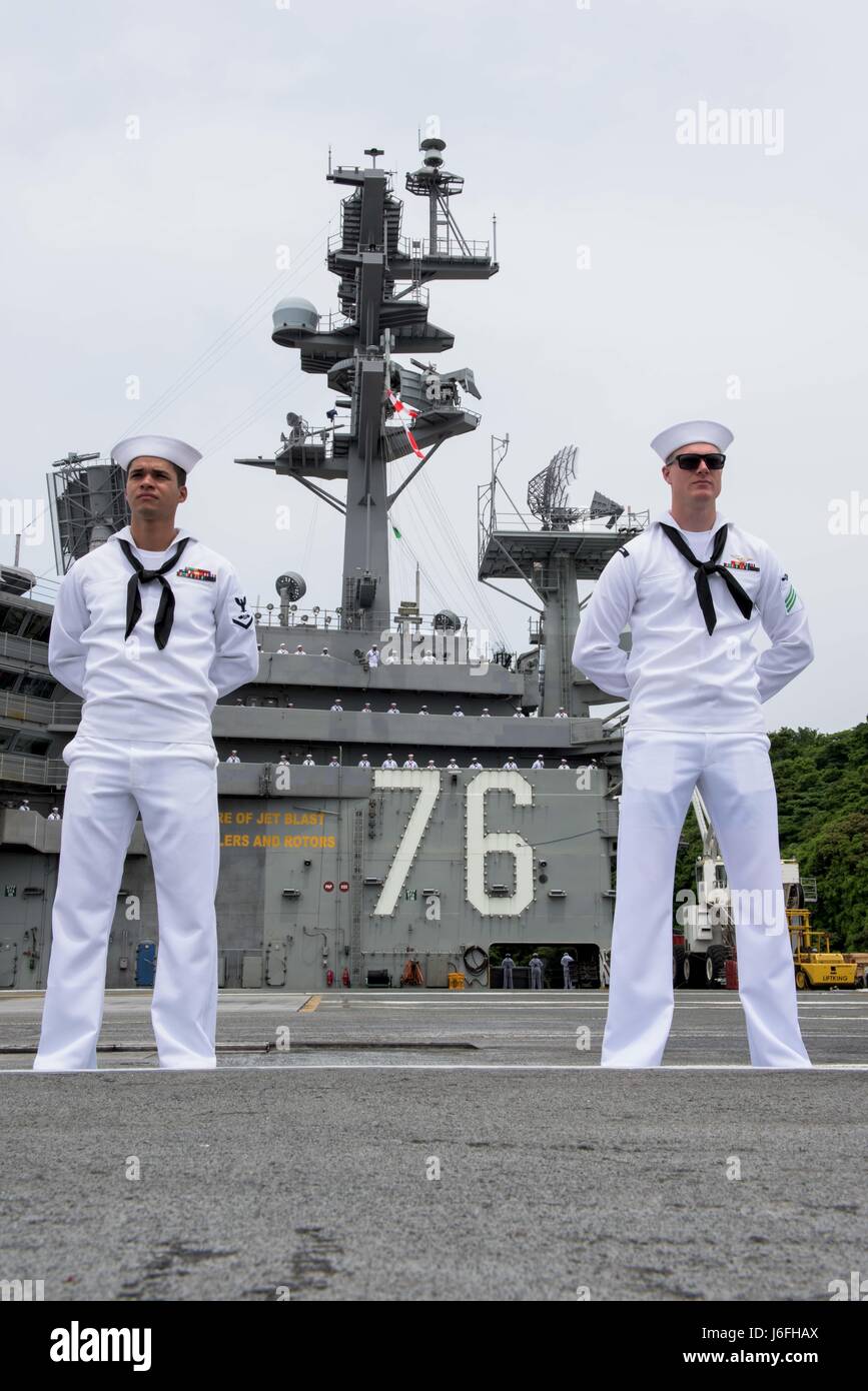 Army soldier in parade rest hi-res stock photography and images - Alamy