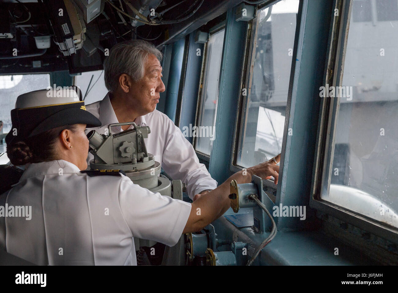 170517-N-ZW825-888 REPUBLIC OF SINGAPORE (May 17, 2017) Deputy Prime ... 170517-N-ZW825-888 REPUBLIC OF SINGAPORE (May 17, 2017) Deputy Prime ...