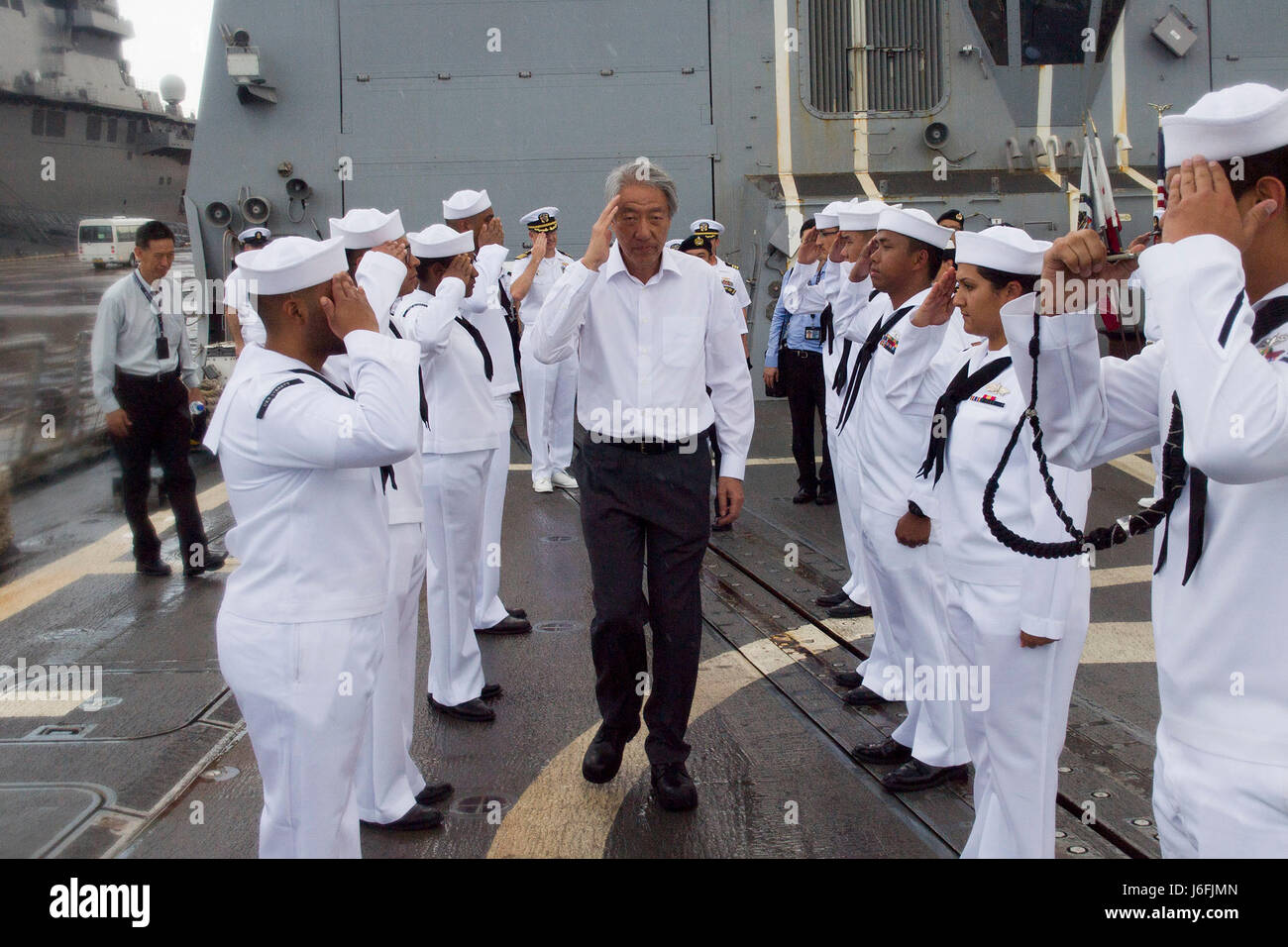 170517-N-ZW825-935 REPUBLIC OF SINGAPORE (May 17, 2017) Deputy Prime ... 170517-N-ZW825-935 REPUBLIC OF SINGAPORE (May 17, 2017) Deputy Prime ...