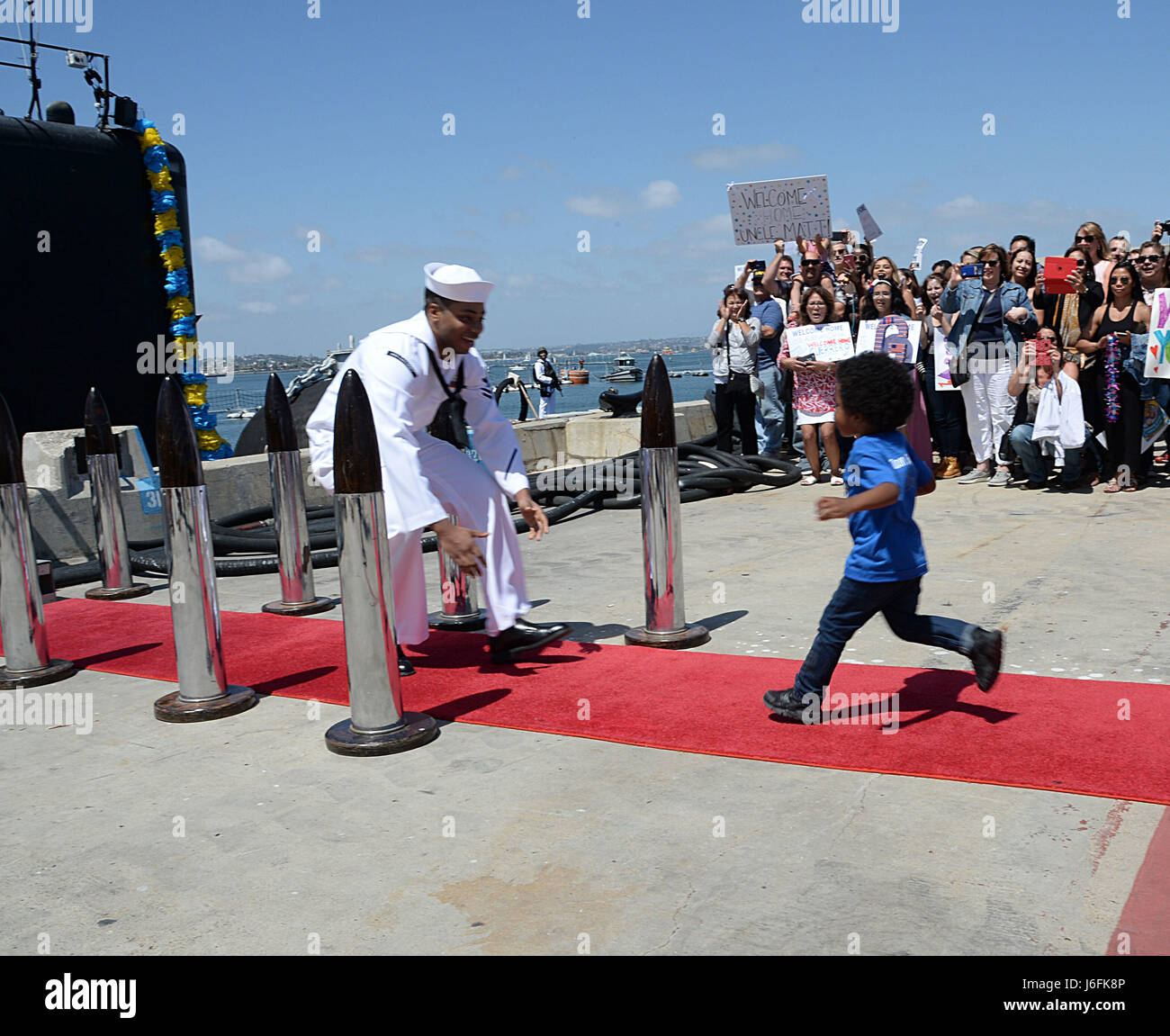 The Los Angeles-class fast attack submarine USS Alexandria returns to ...