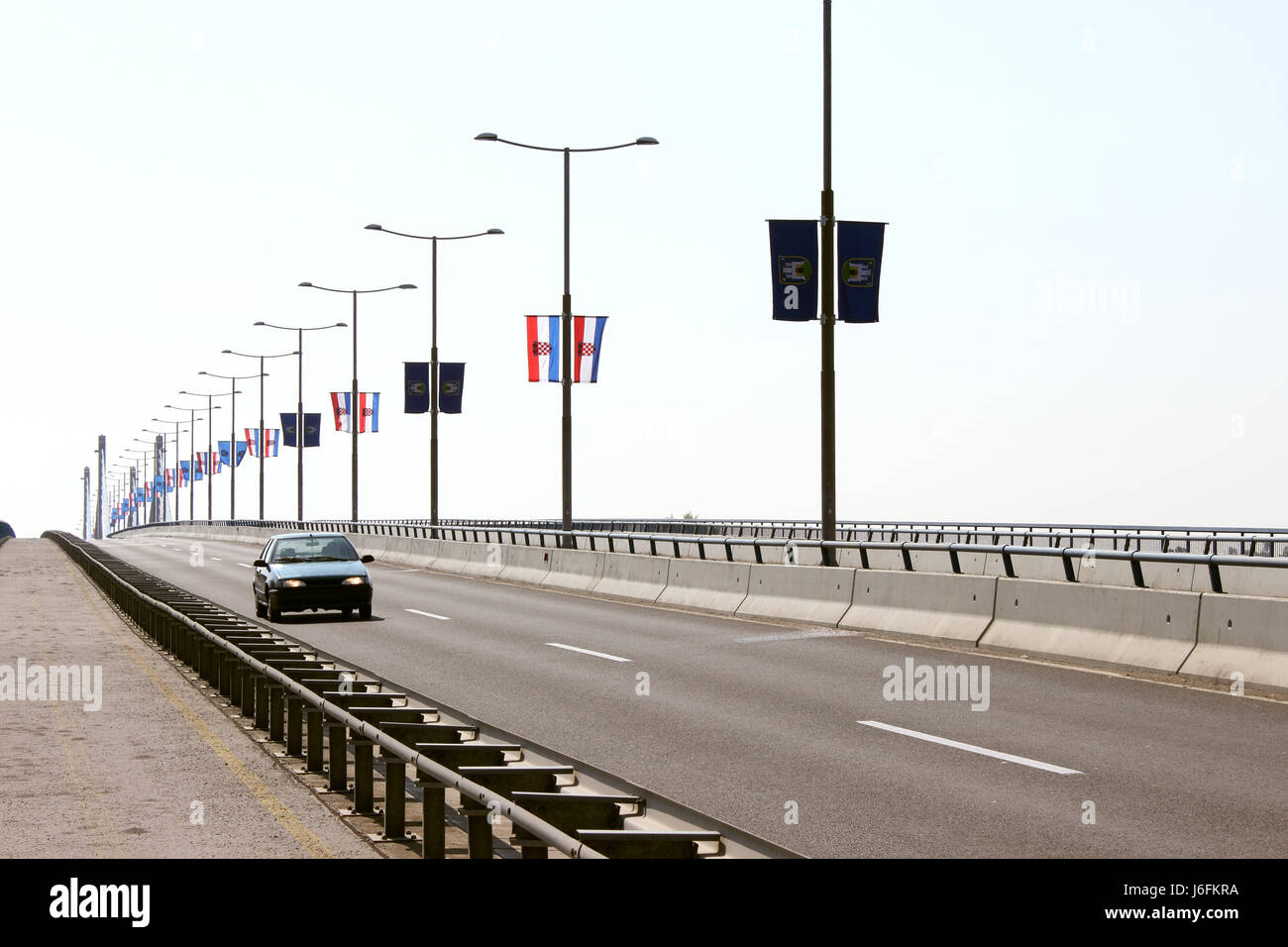 Two lane road bridge hi-res stock photography and images - Alamy