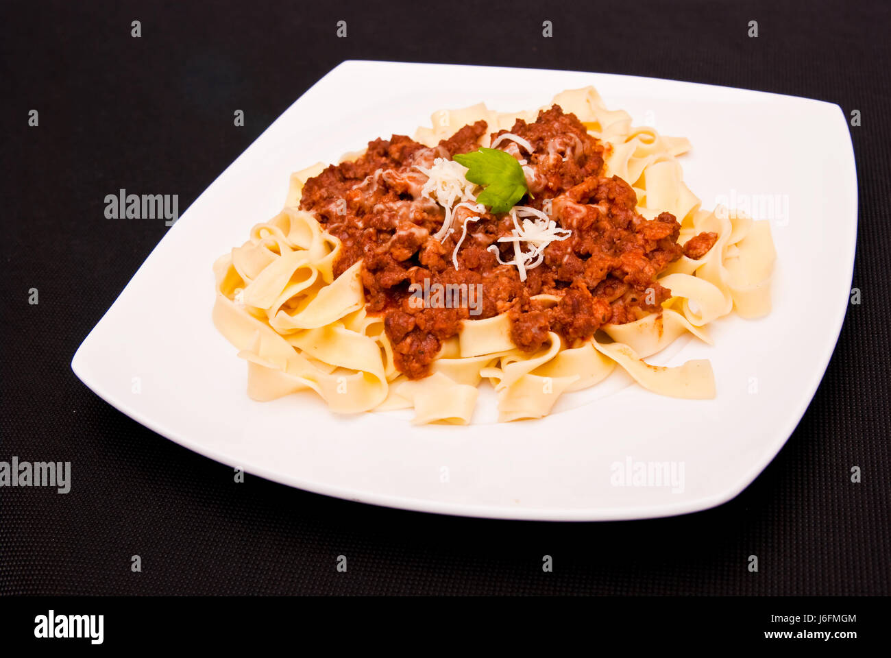 food aliment spaghetti sauce dish meal lunch pasta supper dinner tomato ...