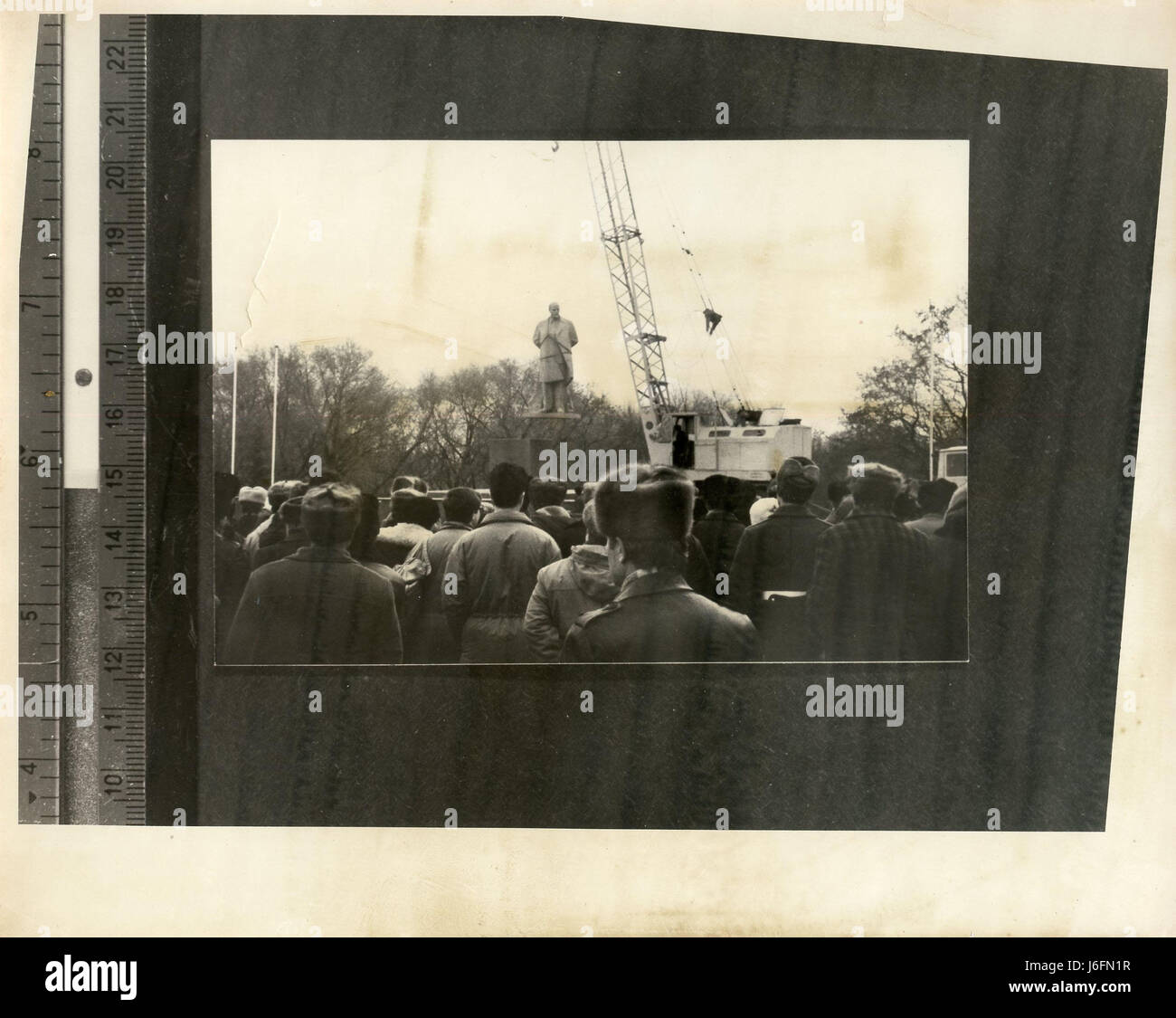 A GROUP OF MEN ARE LOOKING AT A STATUE IN THE AIR Stock Photo - Alamy