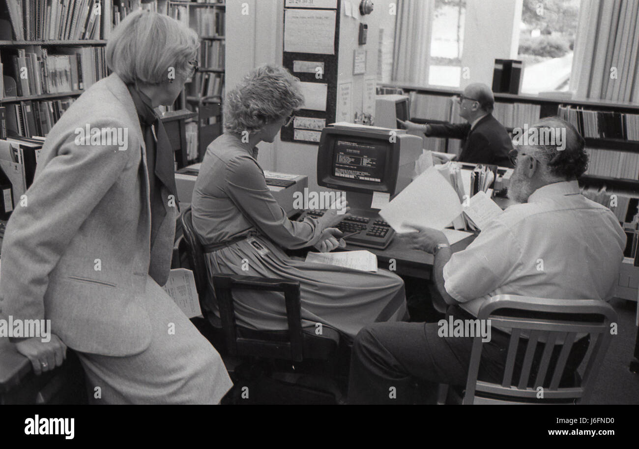 THERE ARE A GROUP OF WORKERS IN A OFFICE DOING SOME WORK ON THERE ...