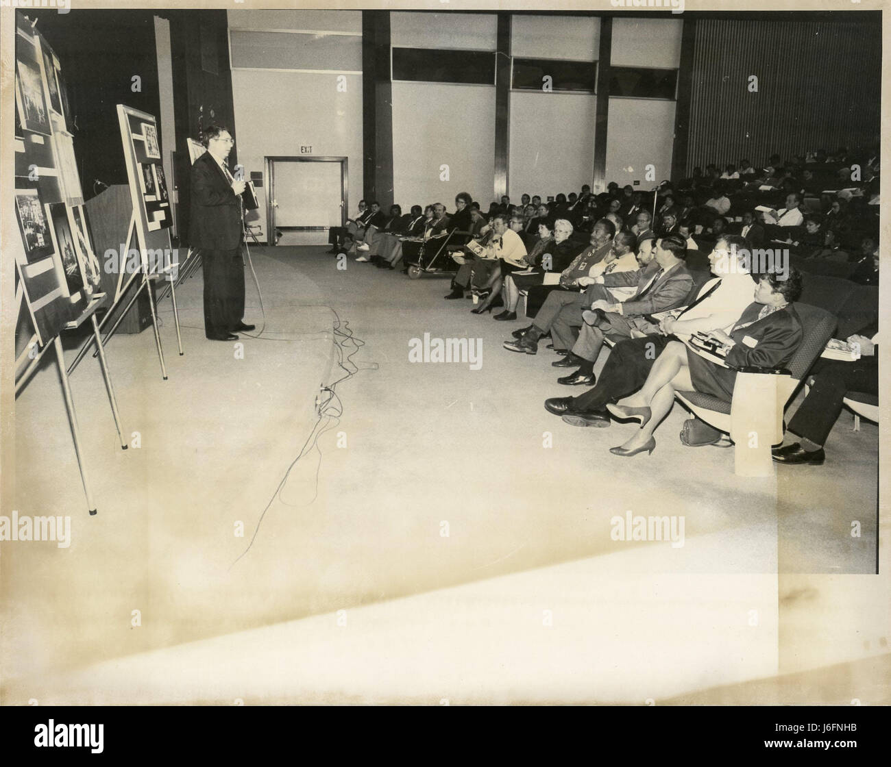 man teaching class Stock Photo - Alamy