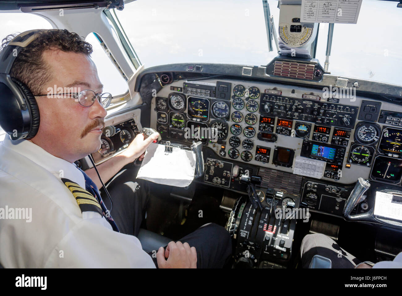 American airlines pilot High Resolution Stock Photography and Images ...