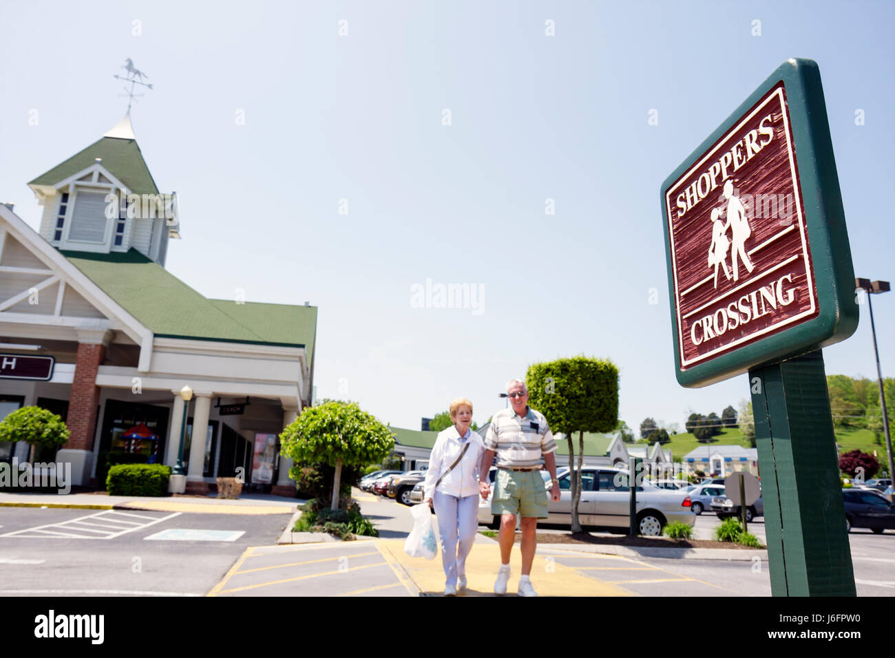 Female shopping by car hi-res stock photography and images - Alamy