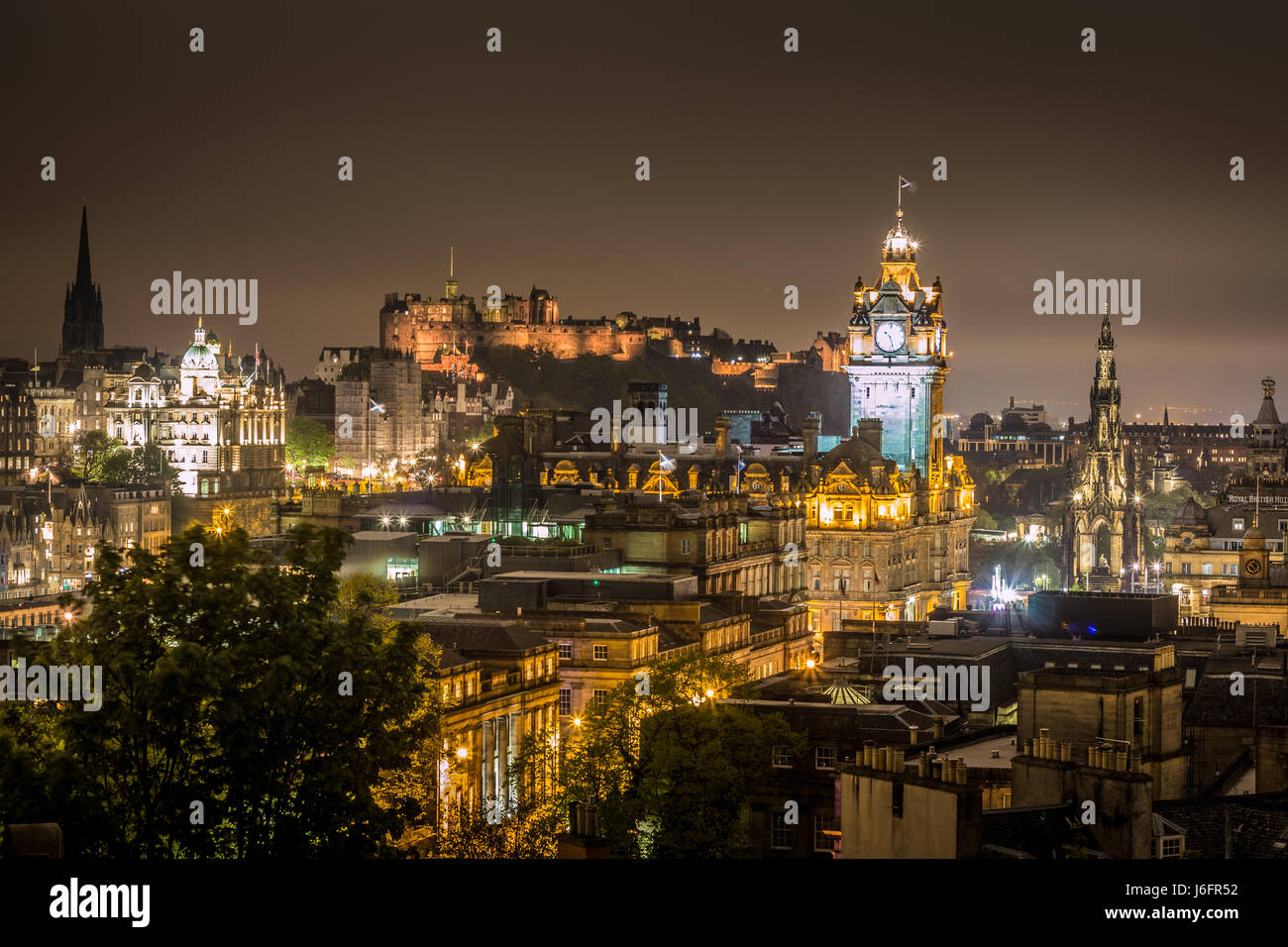 Edinburgh at night hi-res stock photography and images - Alamy