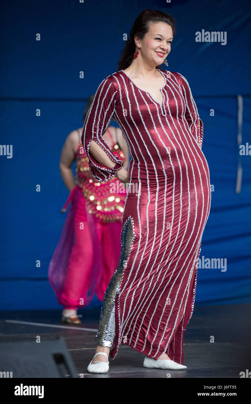 Slough, UK. 20th May, 2017. Rachel Bennett performs with students from ...