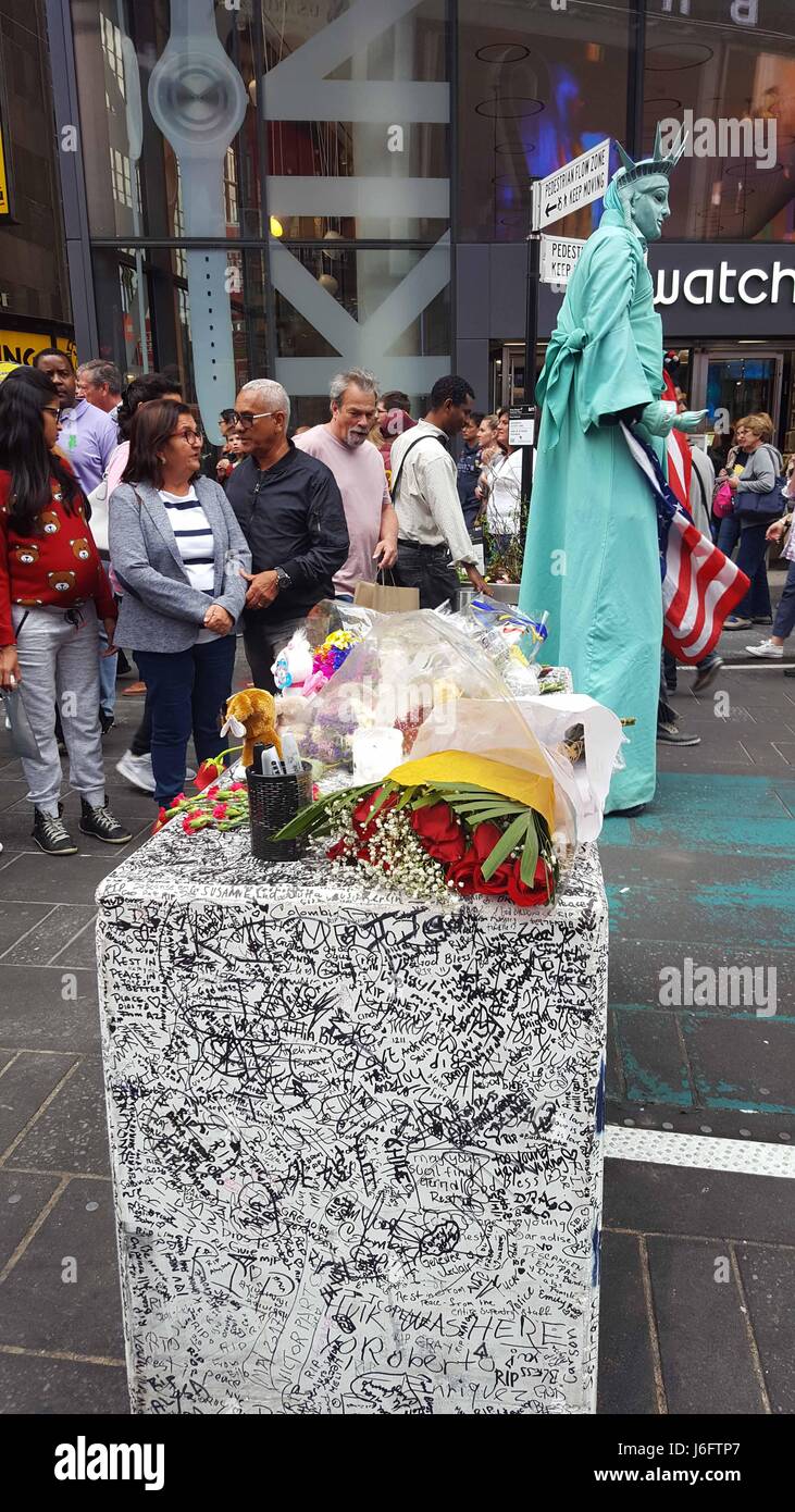 Memorial traffic accident new york city hi-res stock photography and ...