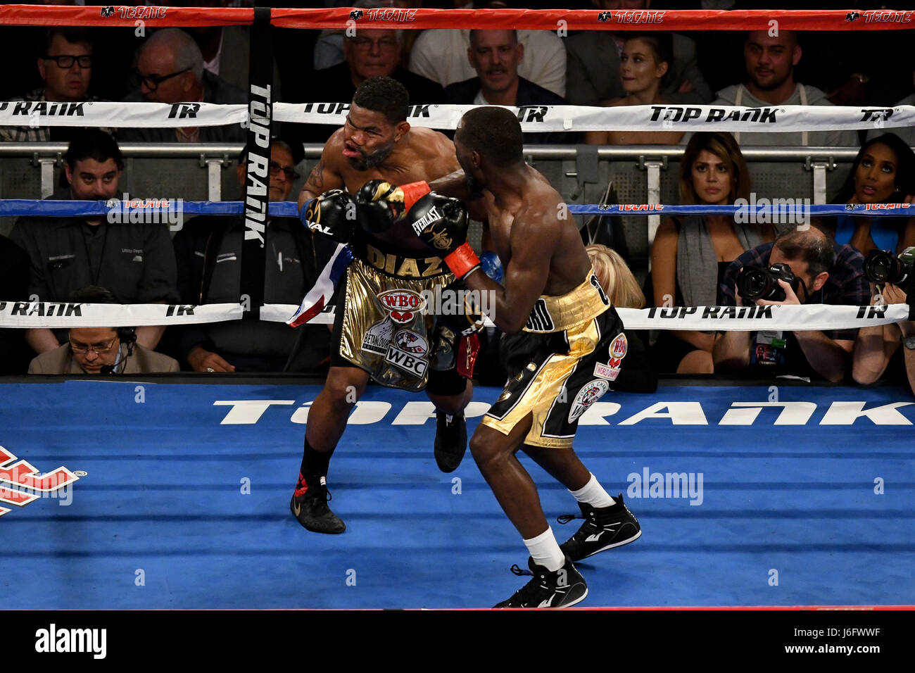 New York, New York, USA. 20th May, 2017. TERRENCE CRAWFORD (black and ...