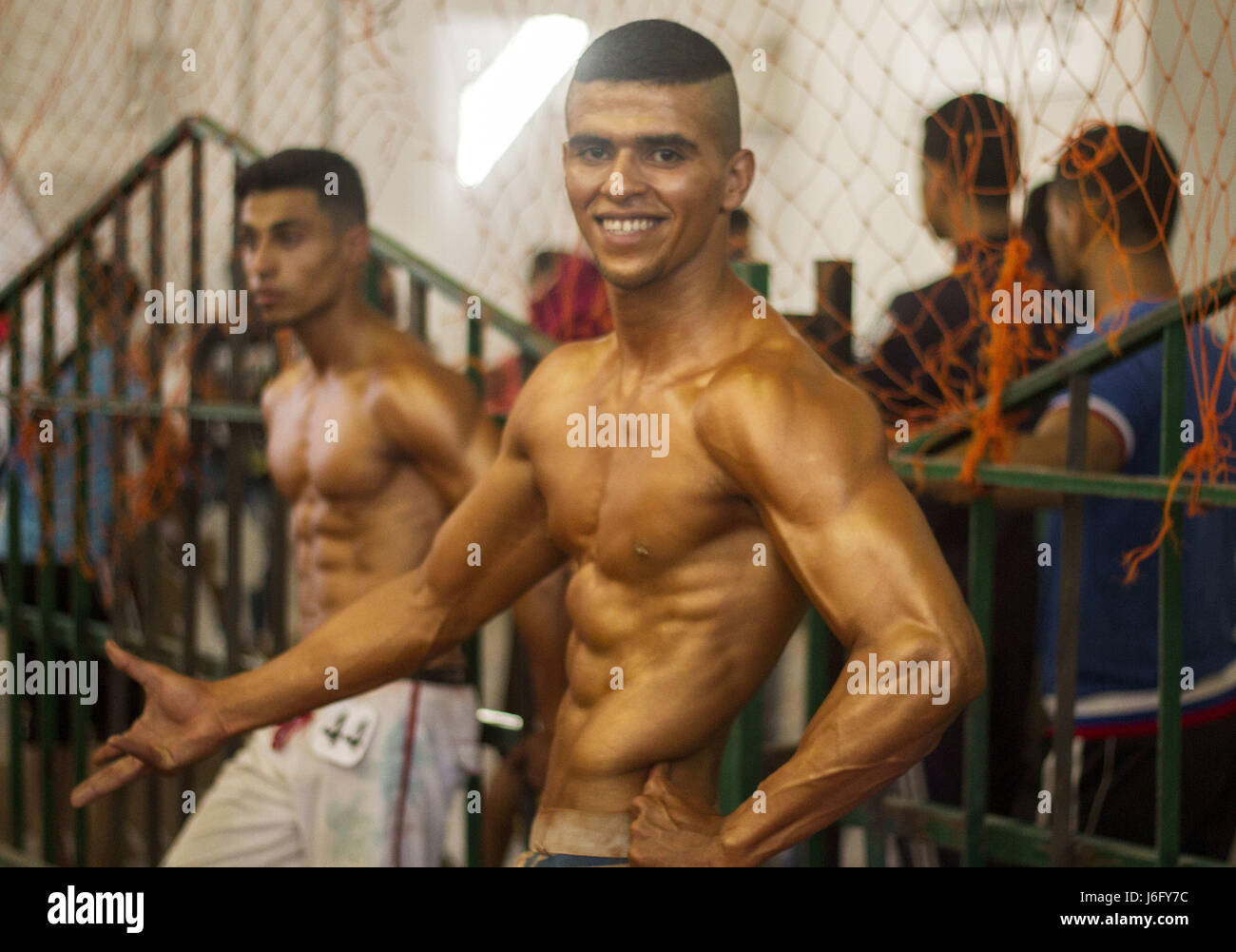 Gaza City, The Gaza Strip, Palestine. 20th May, 2017. Palestinian men ...