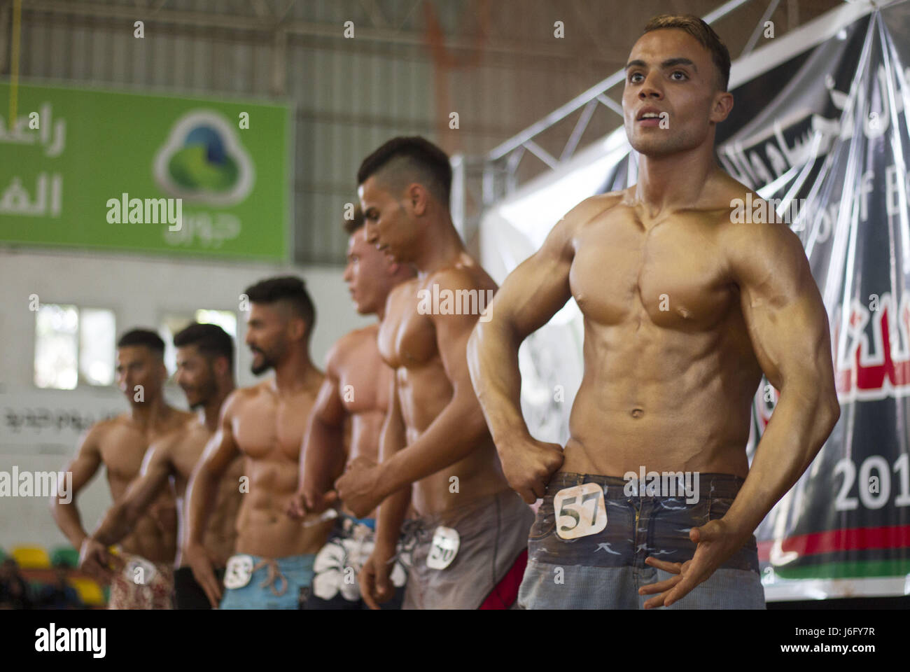 Gaza City, The Gaza Strip, Palestine. 20th May, 2017. Palestinian men ...