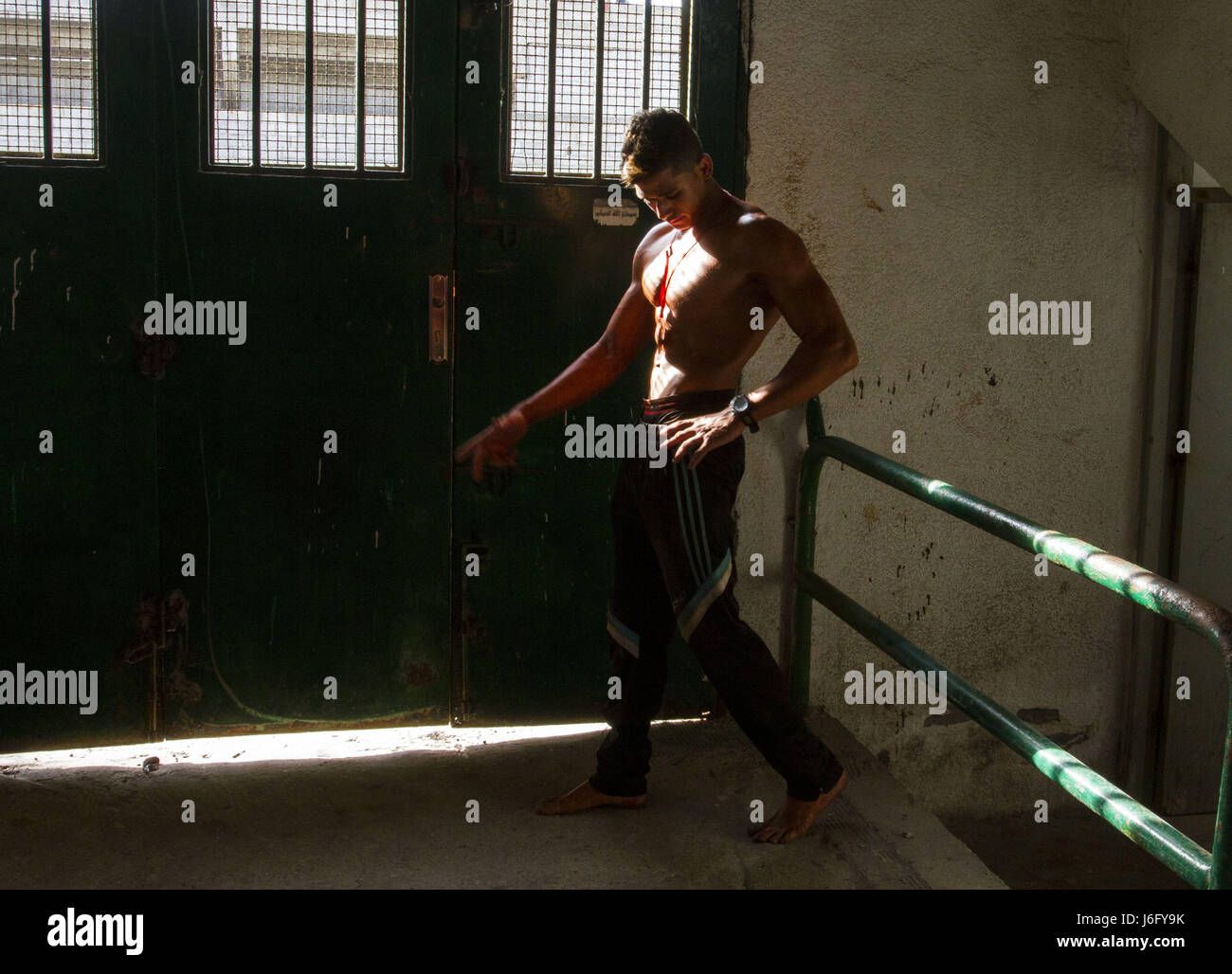 Gaza City, The Gaza Strip, Palestine. 20th May, 2017. A Palestinian man ...
