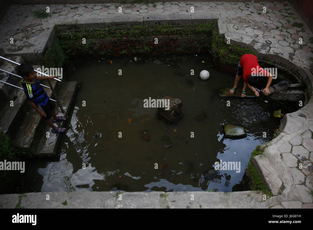 Bhaktapur, Nepal. 21st May, 2017. A Nepalese boy drinks water from a ...