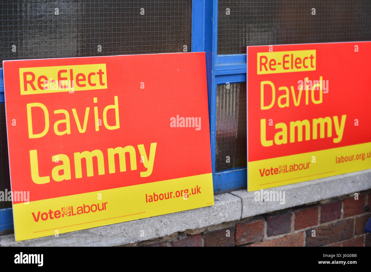 Labour party general election campaigning hi-res stock photography and ...