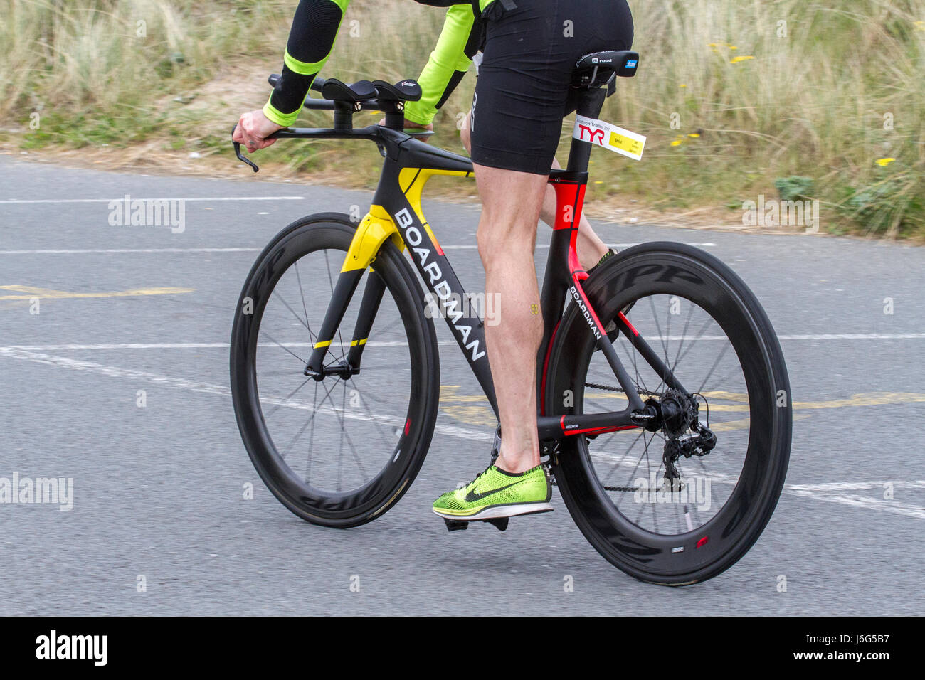 a carbon fibre lightweight bike bicycle cycling cyclist race racing ...