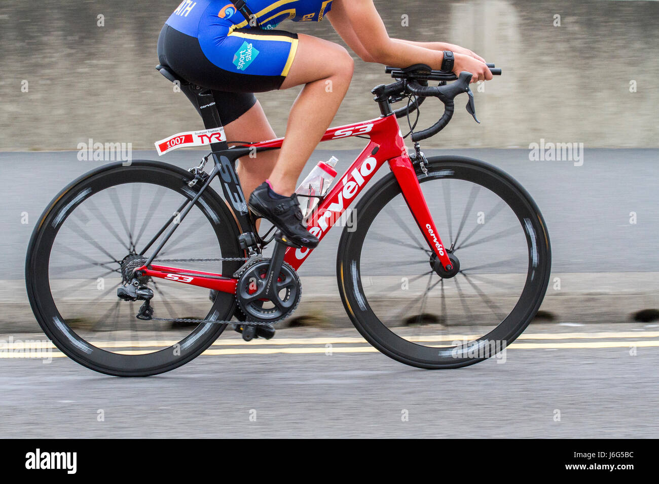 a carbon fibre lightweight bike bicycle cycling cyclist race racing ...