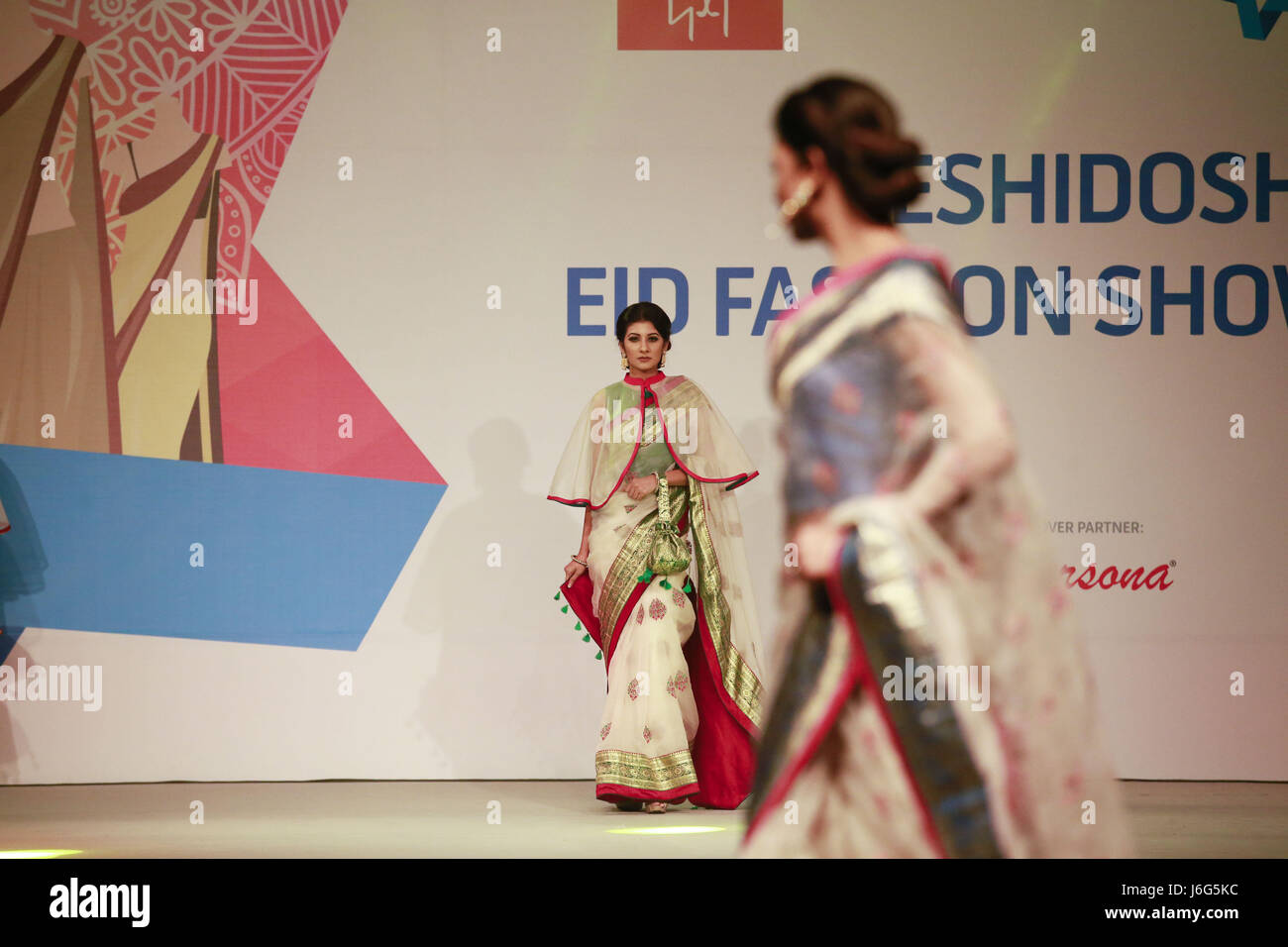 Dhaka, Bangladesh. 21st May, 2017. Bangladeshi models display cloths ...