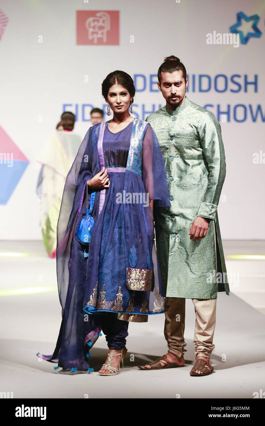 Dhaka, Bangladesh. 21st May, 2017. Bangladeshi models display cloths ...