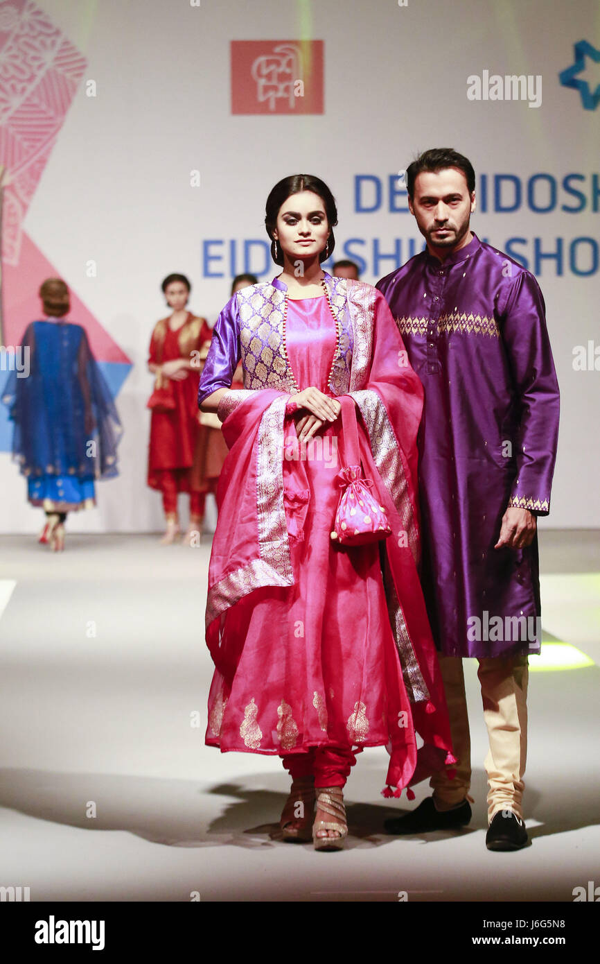 Dhaka, Bangladesh. 21st May, 2017. Bangladeshi models display cloths ...