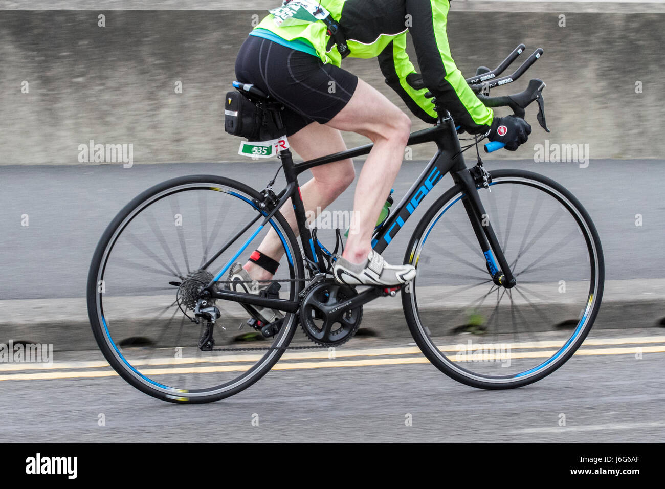 a carbon fibre lightweight bike bicycle cycling cyclist race racing ...