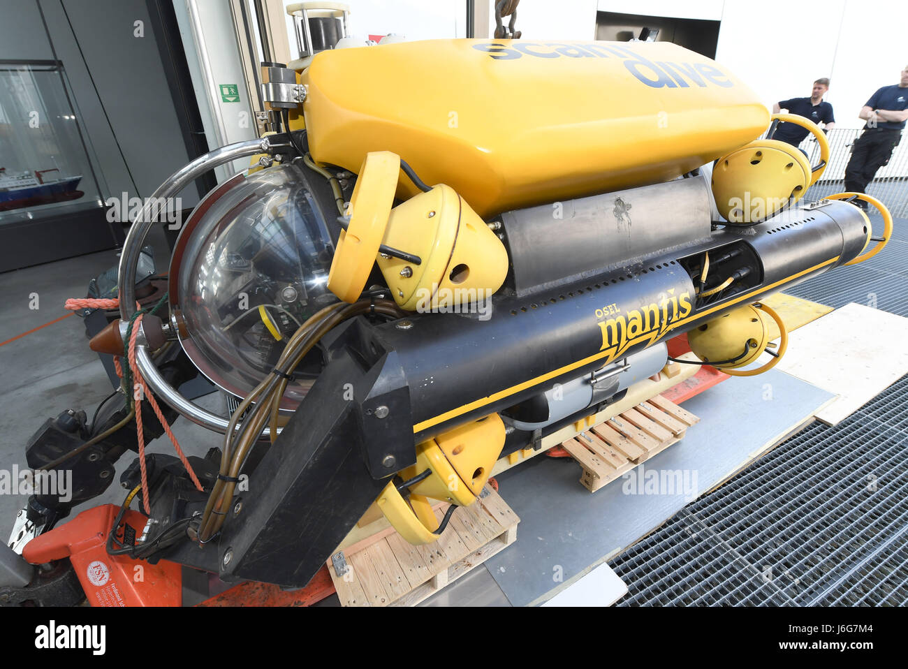 Submarine inspection hi-res stock photography and images - Alamy