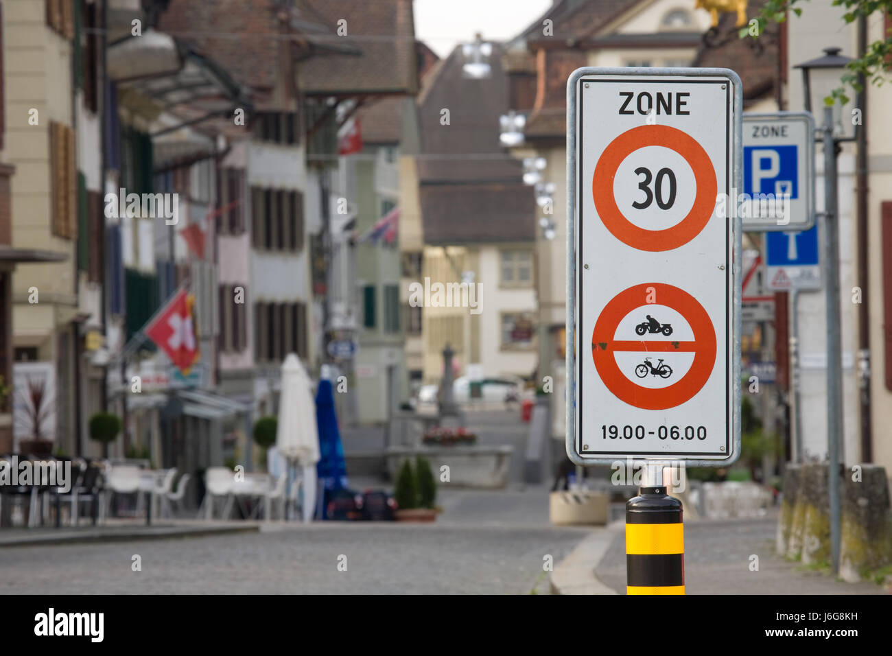 30 kmh zone hi-res stock photography and images - Alamy