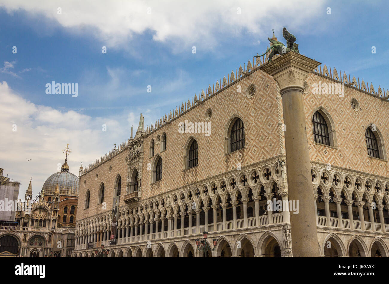 Doge palace venice monument hi-res stock photography and images - Alamy