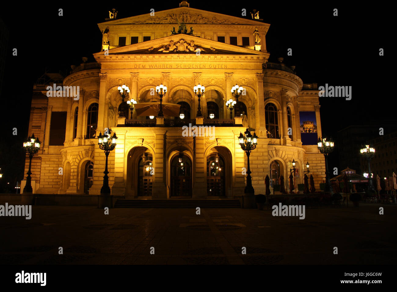 Opernhaus bei nacht hi-res stock photography and images - Alamy