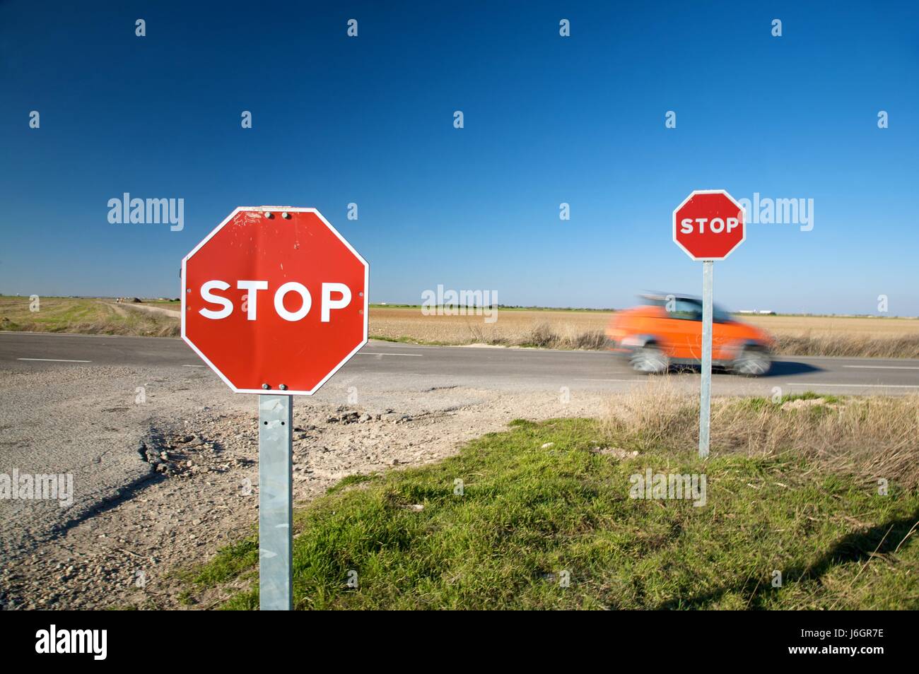 Hexagon hexagonal road sign hi-res stock photography and images - Alamy