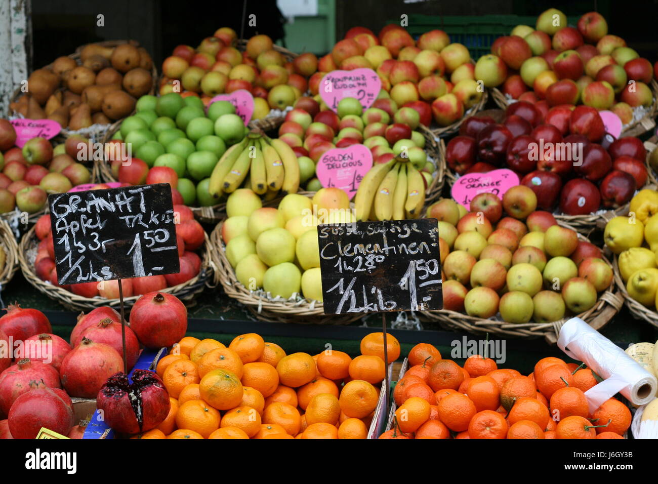 fruit at the market Stock Photo - Alamy
