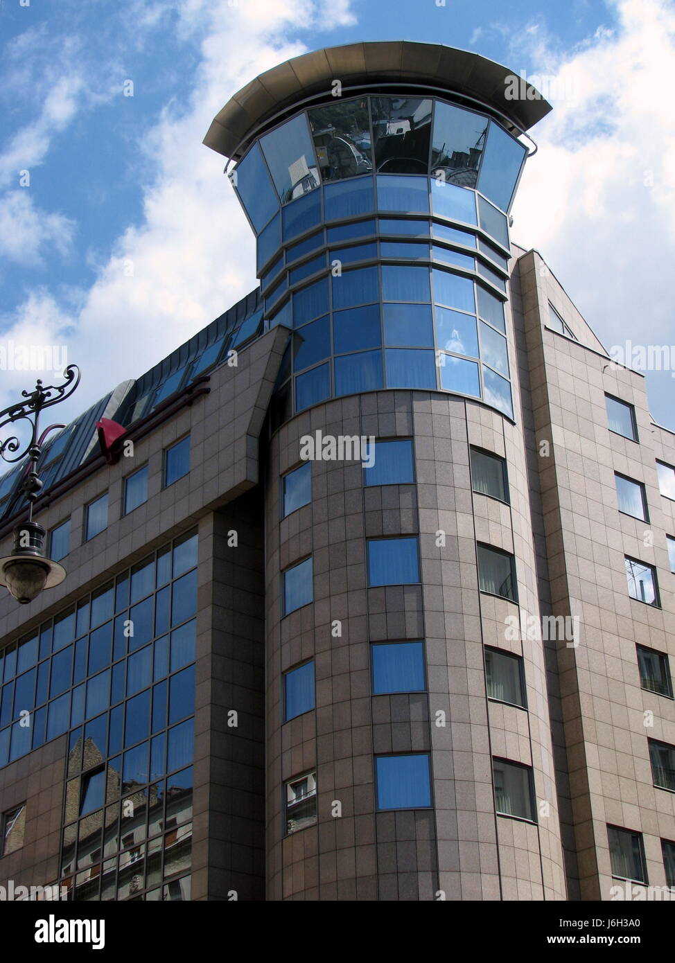 Round corner building hi-res stock photography and images - Alamy