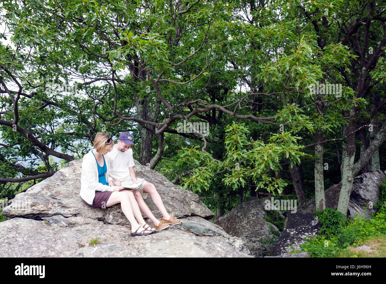 Seated reading hi-res stock photography and images - Alamy