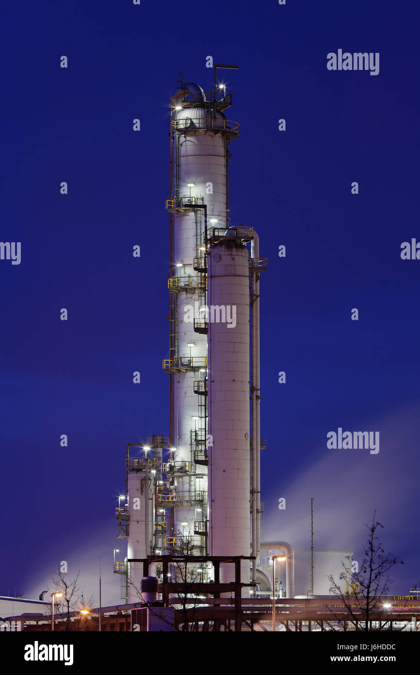 Crude Oil Refinery Distillation Tower High Resolution Stock Photography ...