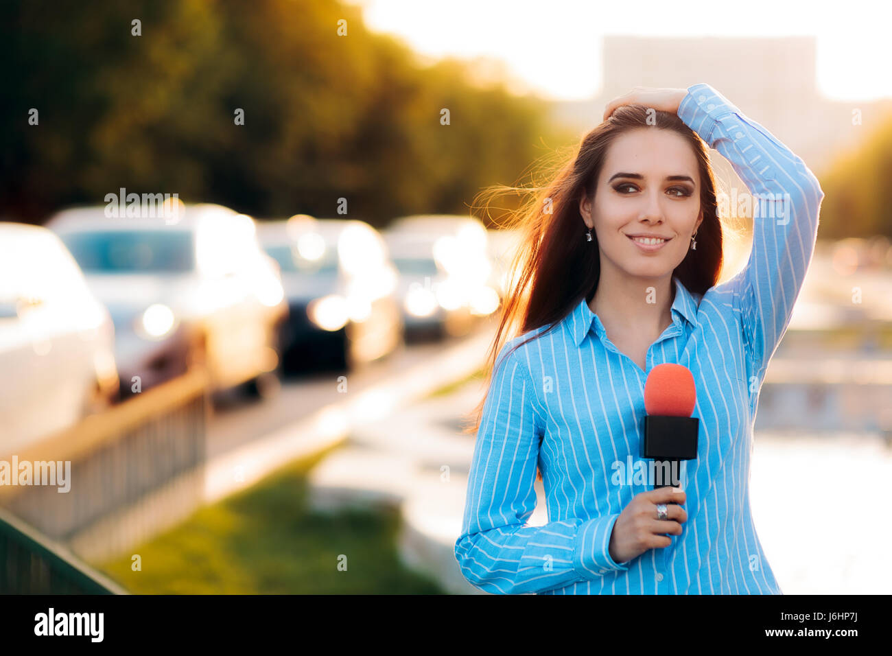 Television newswoman hi-res stock photography and images - Alamy