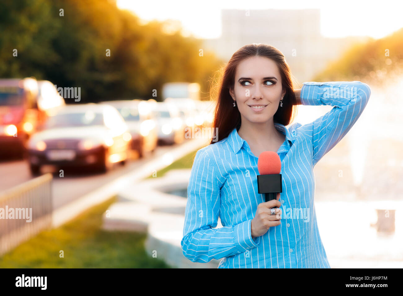 Field reporter hi-res stock photography and images - Alamy