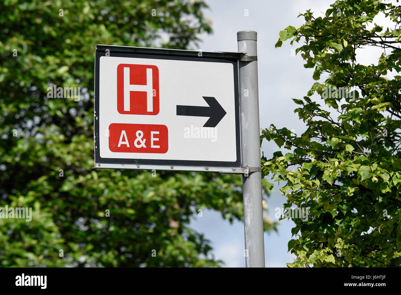 Hospital Road Sign Stock Photos & Hospital Road Sign Stock Images - Alamy